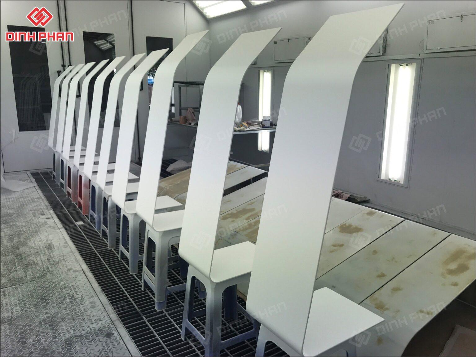 Sản Xuất Standee Chỉ Dẫn Trung Tâm Thương Mại