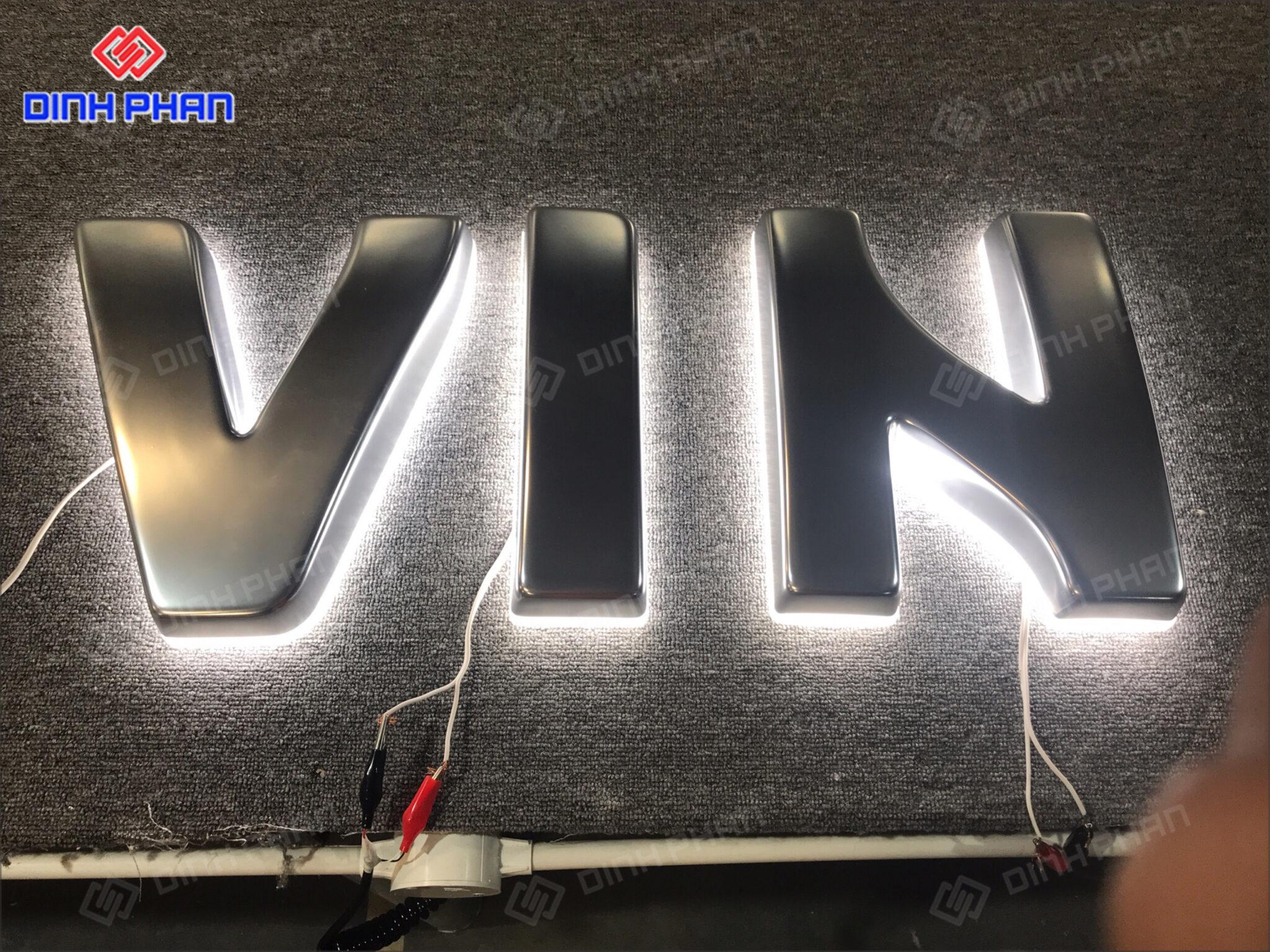 Sản Xuất Logo VinFast cho Nhà Phân Phối và Đại Lý Ủy Quyền