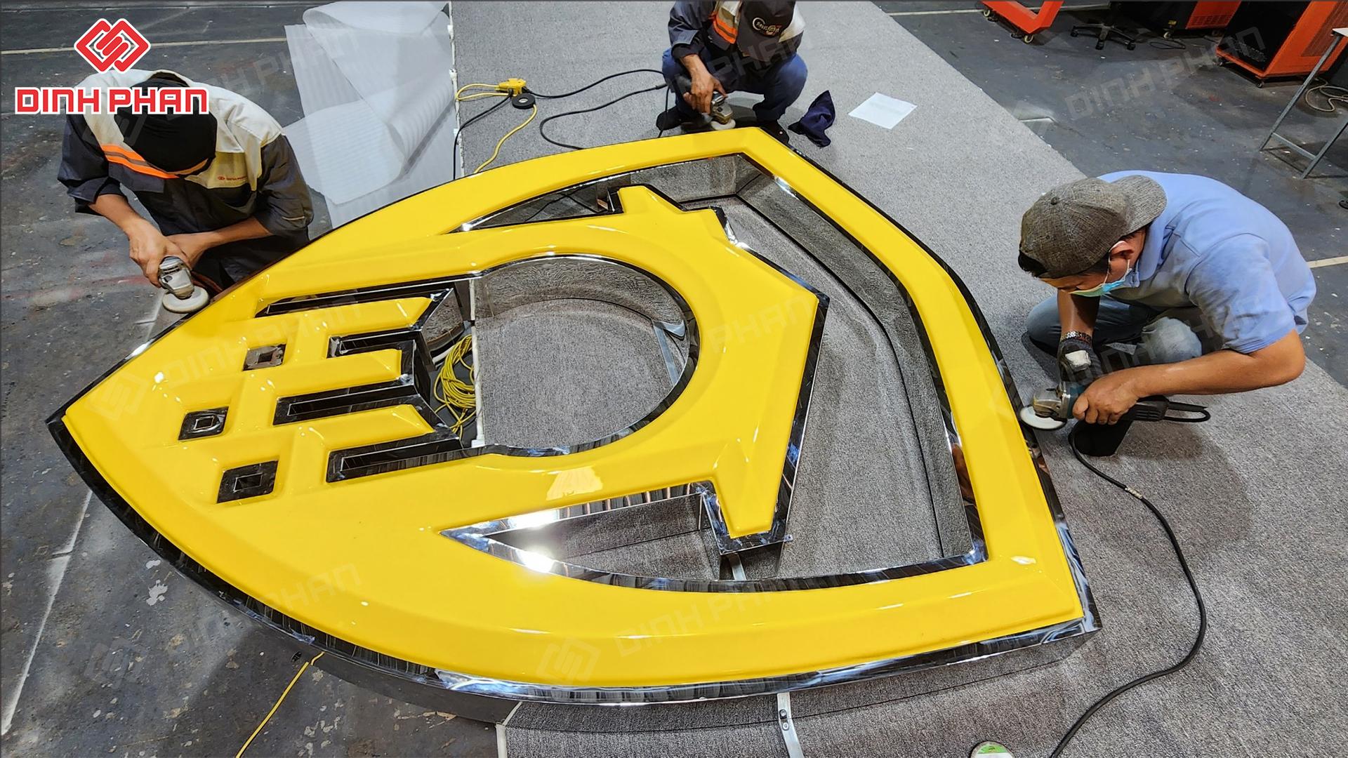 Làm Bảng Hiệu Showroom Chất Lượng, Uy Tín