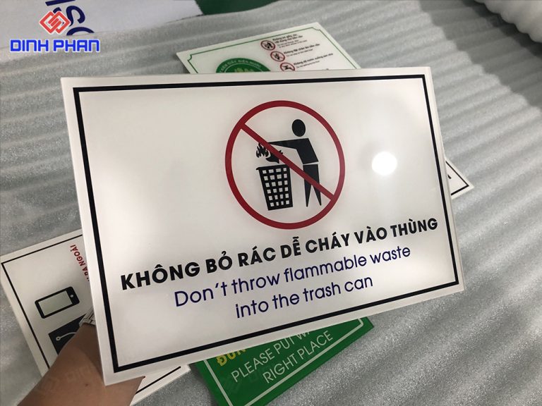 Biển Báo Bỏ Rác Đúng Nơi Quy Định Mica In UV