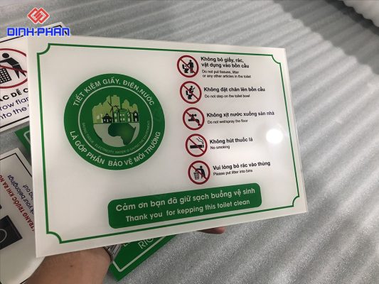 Biển Báo Bỏ Rác Đúng Nơi Quy Định Mica In UV